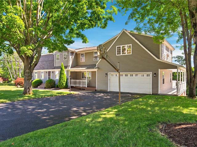11 Hayfield Lane