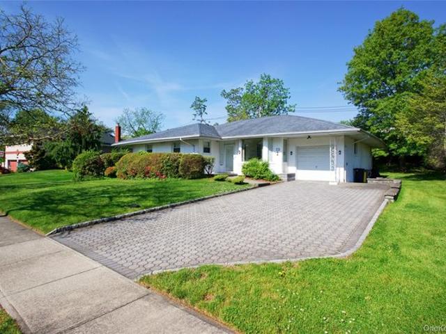 11 Hazelwood Dr, Jericho, NY 11753
