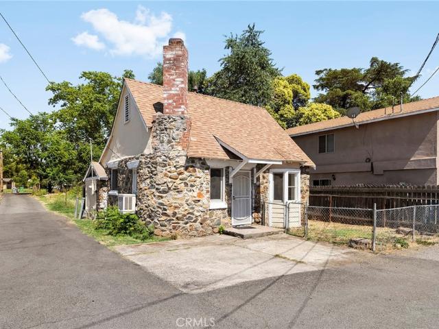 11 Hemstalk Court