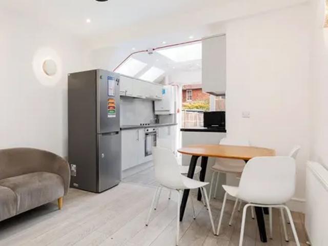 11 Henchman Street, London, W12 0BW, United Kingdom | 6 bed house for rent #166486433 | Rentberry