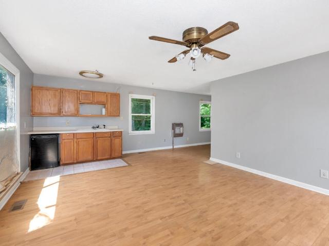 11 Henderson DR
