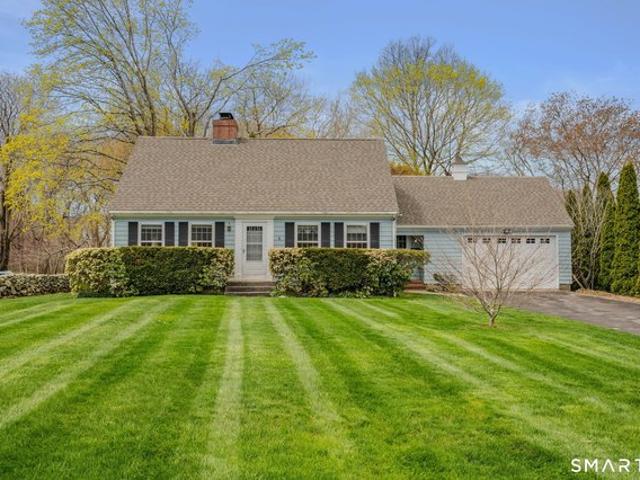 11 Heath St, Groton, CT 06355