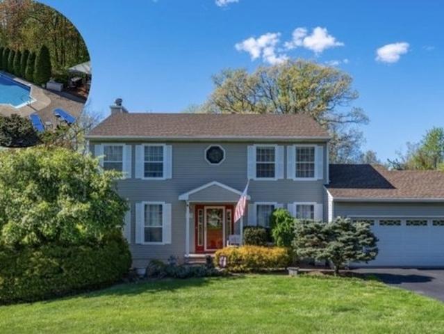 11 Hearthstone Dr, Vernon, NJ 07461