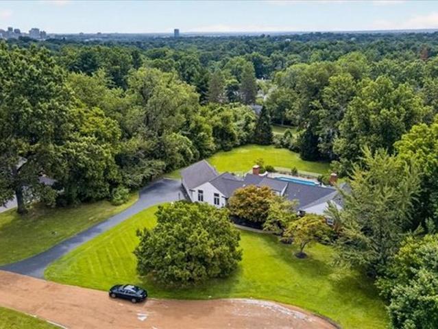 11 High Acres Dr, Saint Louis, MO 63132