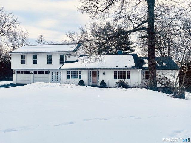 11 High Gate Ln, West Hartford, CT 06107