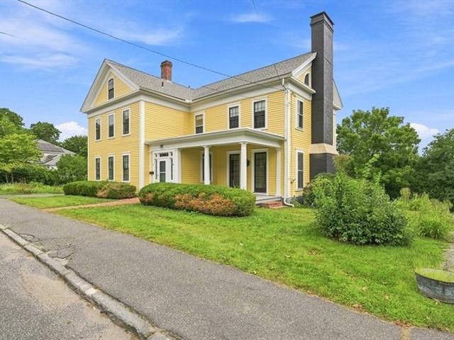 11 High St, Monson, MA 01057