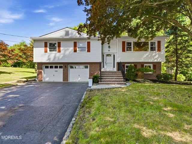 11 Highview Cir, Middletown, NJ 07748