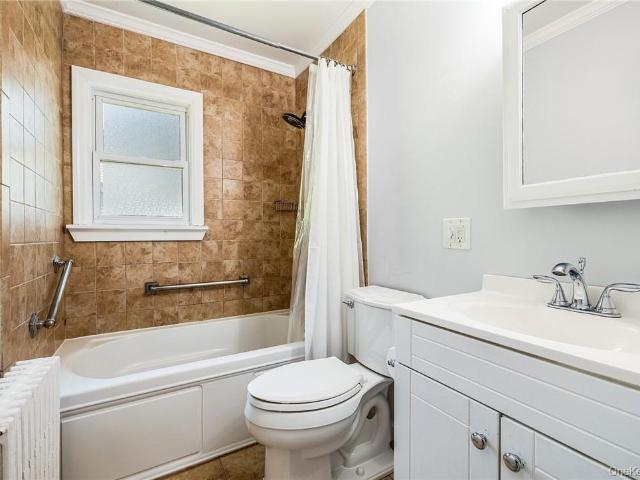 11 Hillside Place