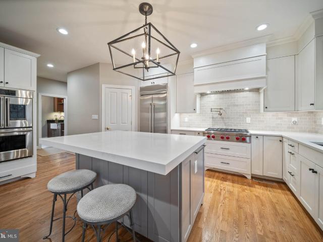 11 Hillsyde Ct, Cockeysville, MD 21030 | MLS #MDBC2157 | Compass