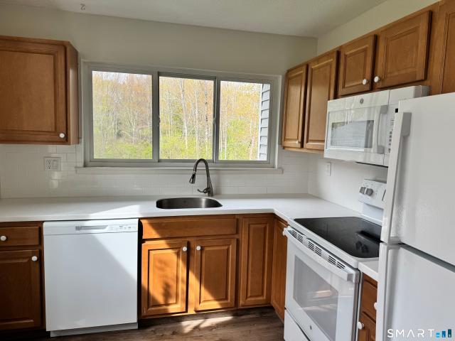 11 Hilltop Dr, Unit 11, Simsbury, CT 06089 | MLS #24171