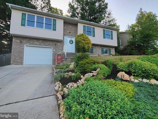 11 Independence Dr, Mount Holly Springs, PA 17065