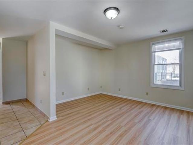 11 Isabella Ave