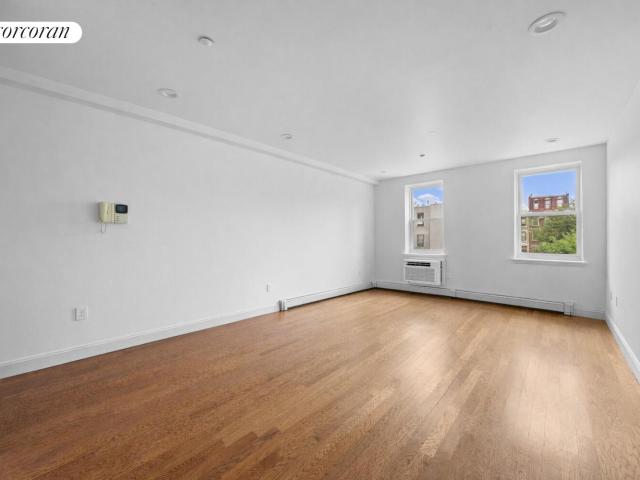 11 IRVING Place 3R