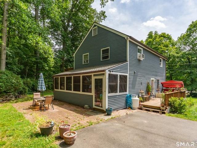 11 Jamaica Rd, Clinton, CT 06413