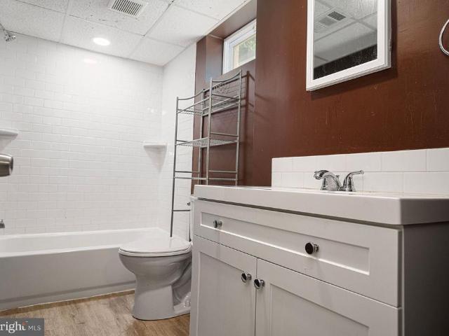 11 Jefferson Avenue # B