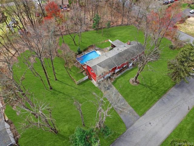 11 Kent Rd, Airmont, NY 10952