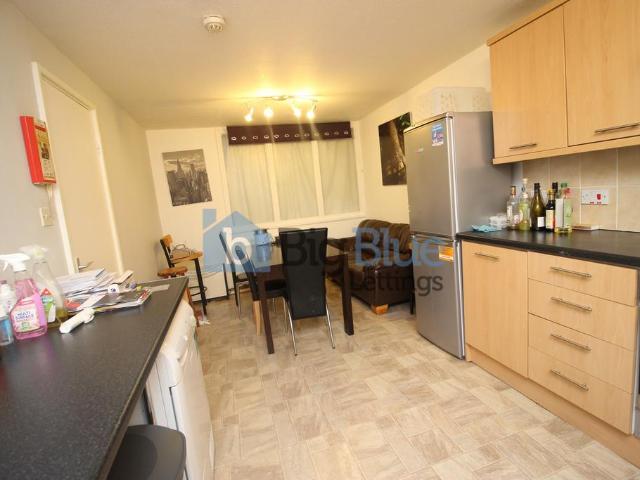 11 Kendal Close, Close to Uni, Leeds LS3 3 bed terraced house to rent £1,430 pcm £330 pw