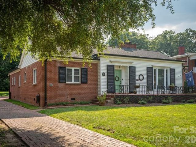 11 Kings Mountain St, York, SC 29745