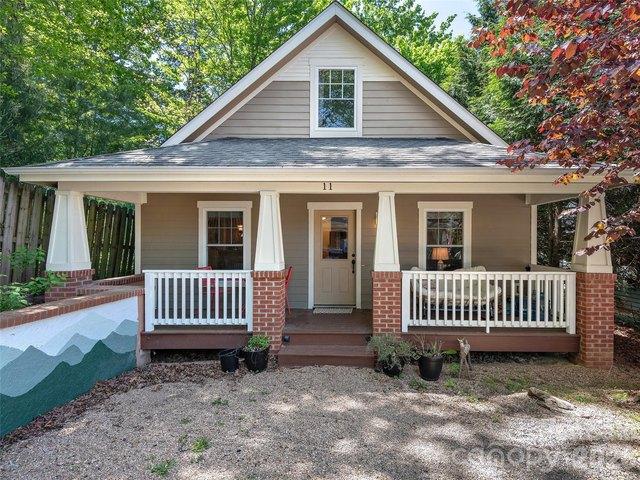 11 Knotty Alder Ct, Candler, NC 28715