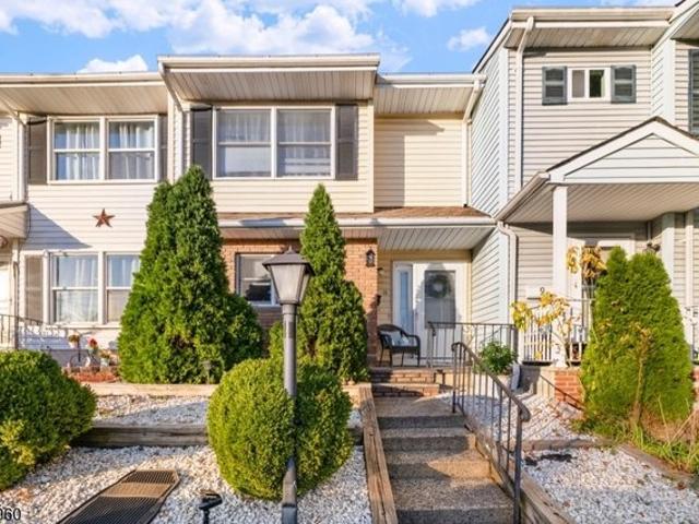 11 Kyle St, Manville, NJ 08835