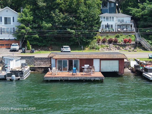 11 Lakeside Drive