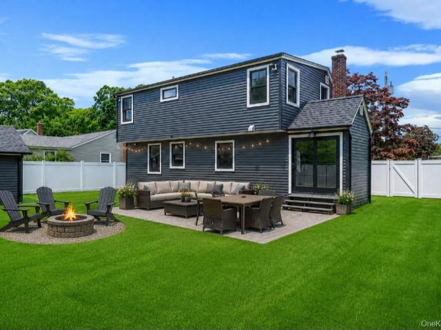 11 Lakewood Avenue