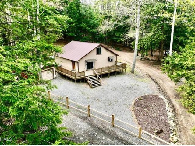 11 Lakeview Ter, Hadley, NY 12835