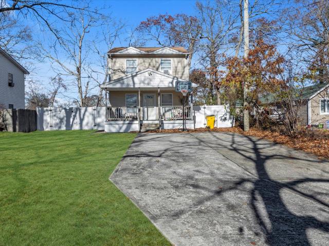 11 Laurelton Ave, Selden, NY 11784 | MLS #940225 | Compass