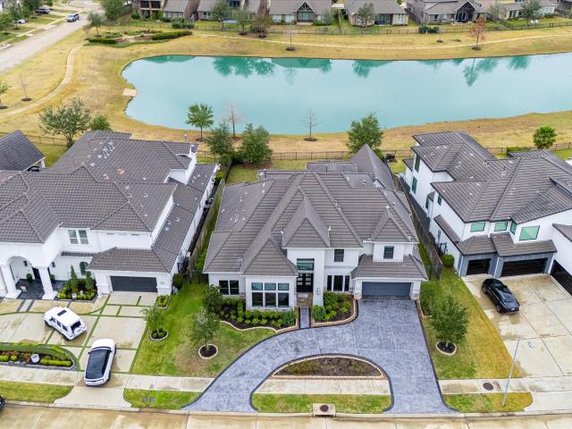 11 Laurel Wreath Trl, Sugar Land, TX 77498 | MLS #8762 | Compass