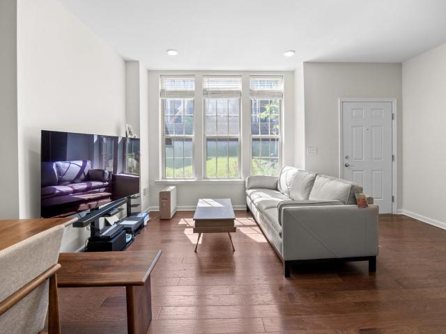 11 Leahy Dr
