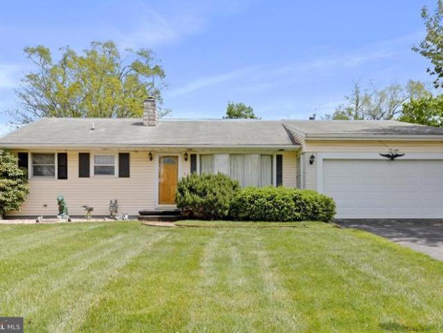 11 Lincoln Dr, Fayetteville, PA 17222