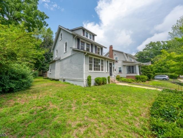 11 Lincoln Place