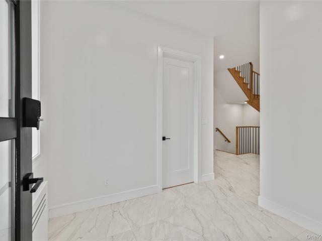 11 Lincoln Street 201