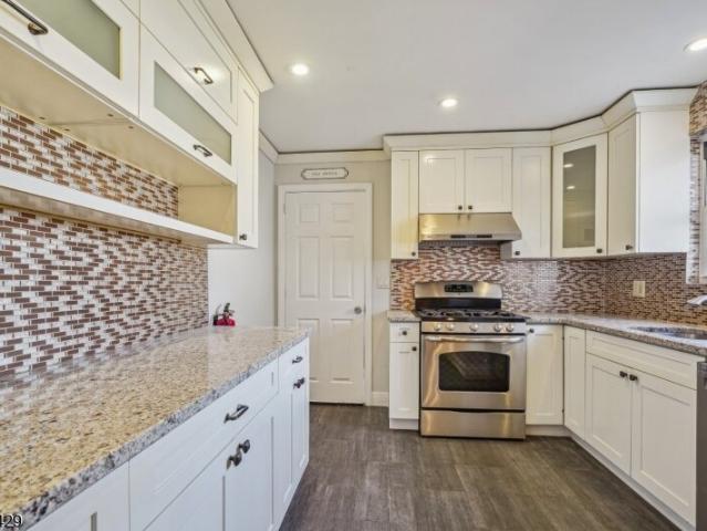 11 Locust Ave, Millburn Twp. Us, nj