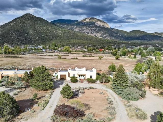 11 Los Altos Rd, Arroyo Seco, NM 87514