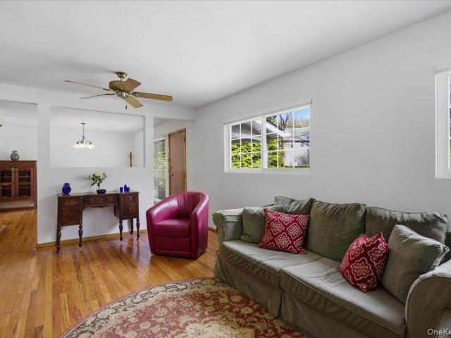 11 Lower Lake Road