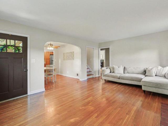 11 Lyndale Road