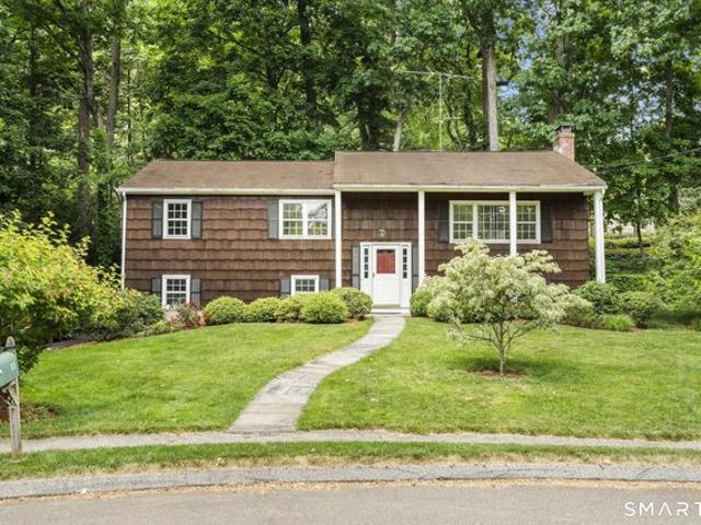11 Lycett Ct, Norwalk, CT 06850
