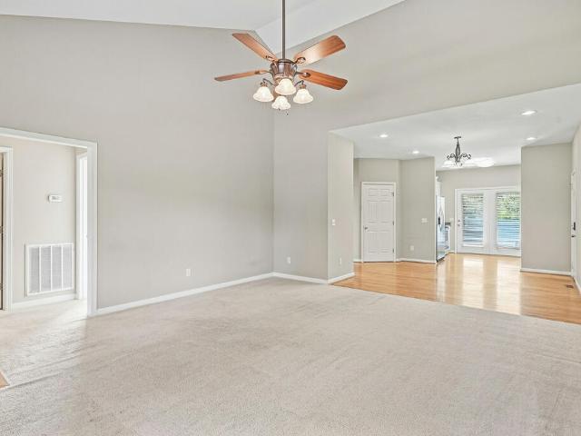 11 Mackay Ln