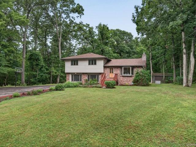 11 Mary Lou Ln, Shokan, NY 12481