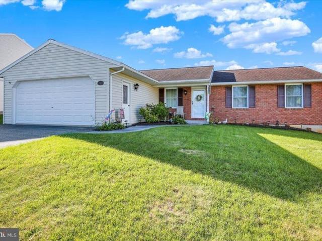 11 Meadow Dr, Newmanstown, PA 17073