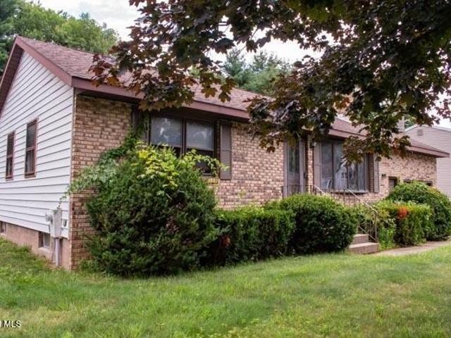 11 Melissa Ct, Albany, NY 12205