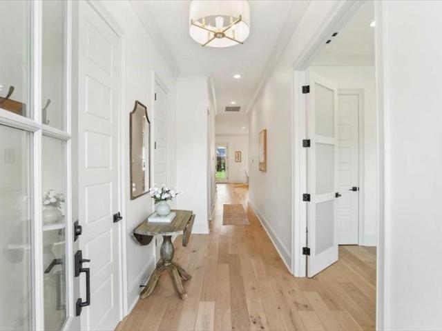 11 Metairie Court