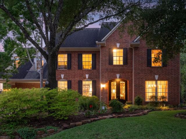 11 Mirror Ridge Ct, The Woodlands, TX 77382 | MLS #86561 | Compass