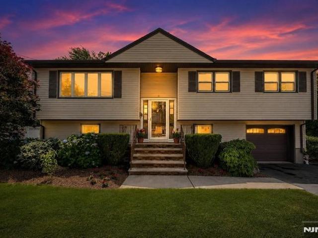11 Monnett St, Little Ferry, NJ 07643