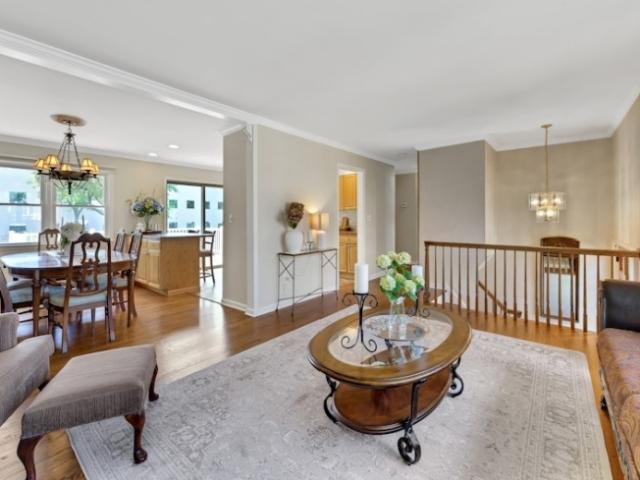 11 Monnett St