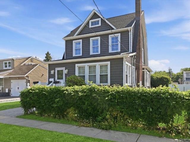 11 Moeller Street