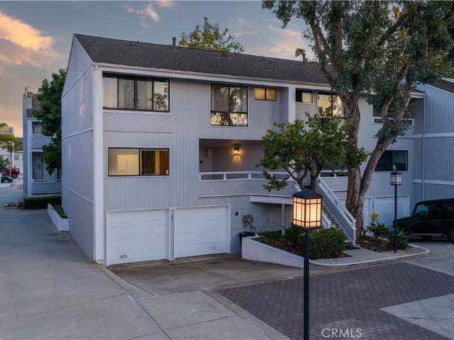 11 Mojo Ct, Newport Beach, CA 92663 | MLS #OC26078 | Compass