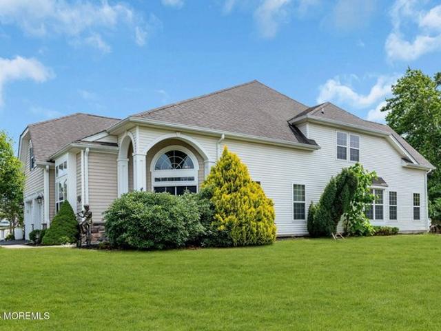11 Mulberry Dr, Manahawkin, NJ 08050