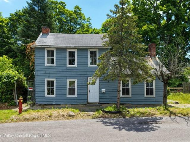 11 N Montgomery St, Athens, NY 12015